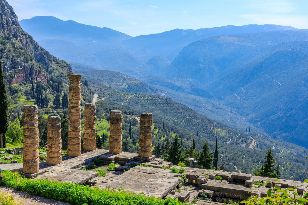 Athens to Delphi day trip: the Ultimate 2024 Itinerary