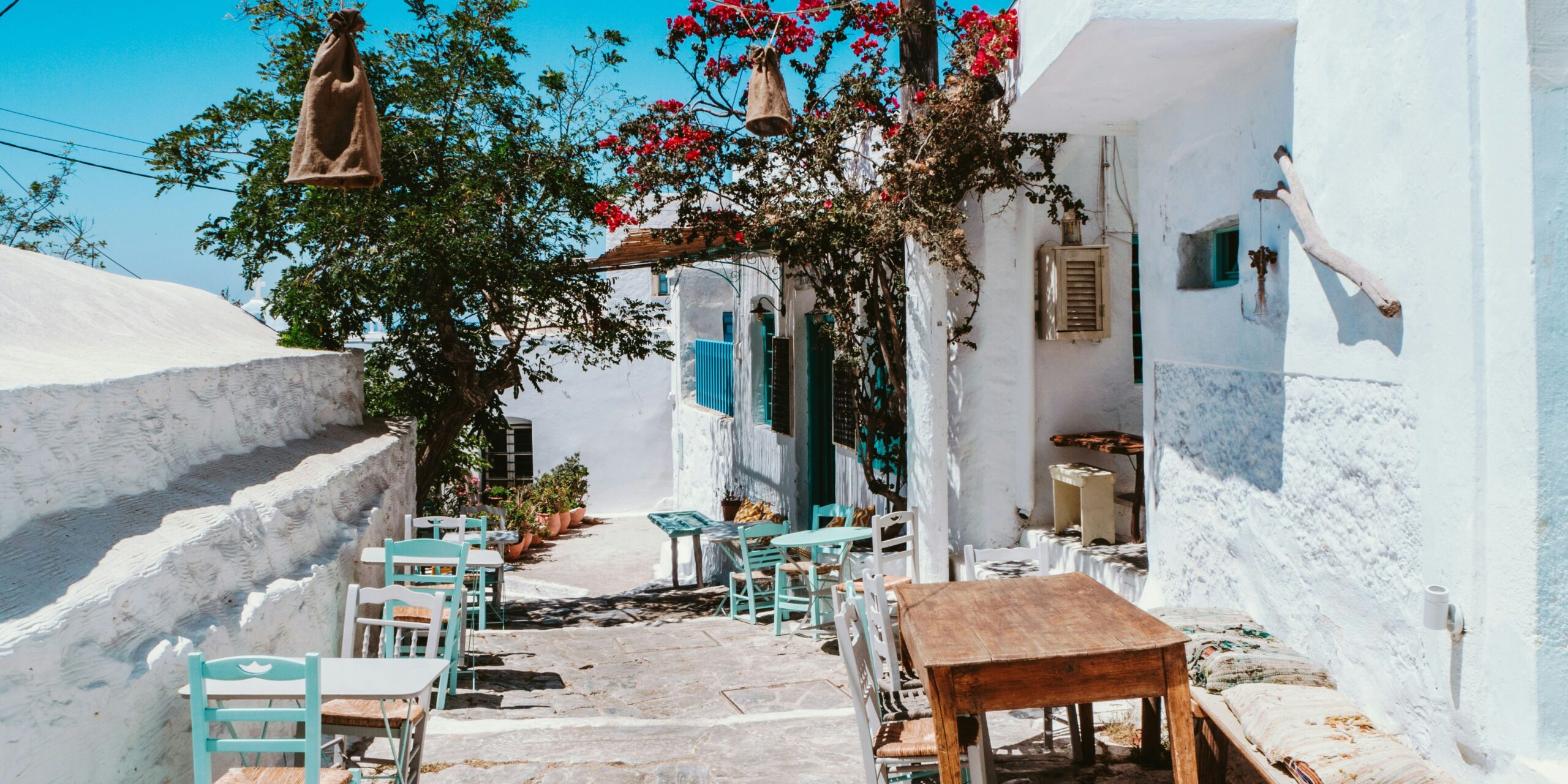 Honeymoon in Greece: Complete guide, tips, locations, and ideas