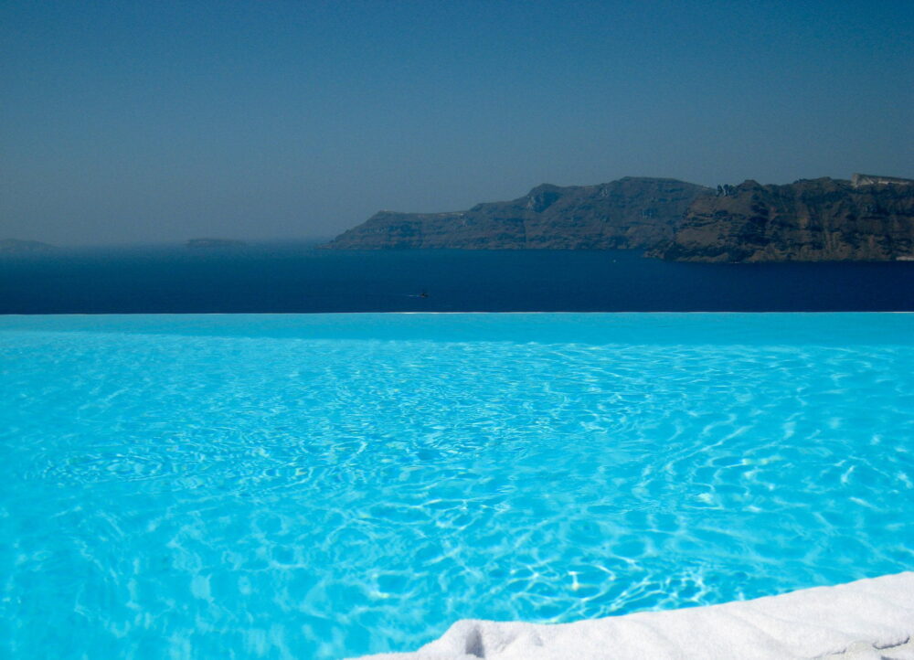 The Top 4 Infinity Pools of Santorini - Greece Insiders