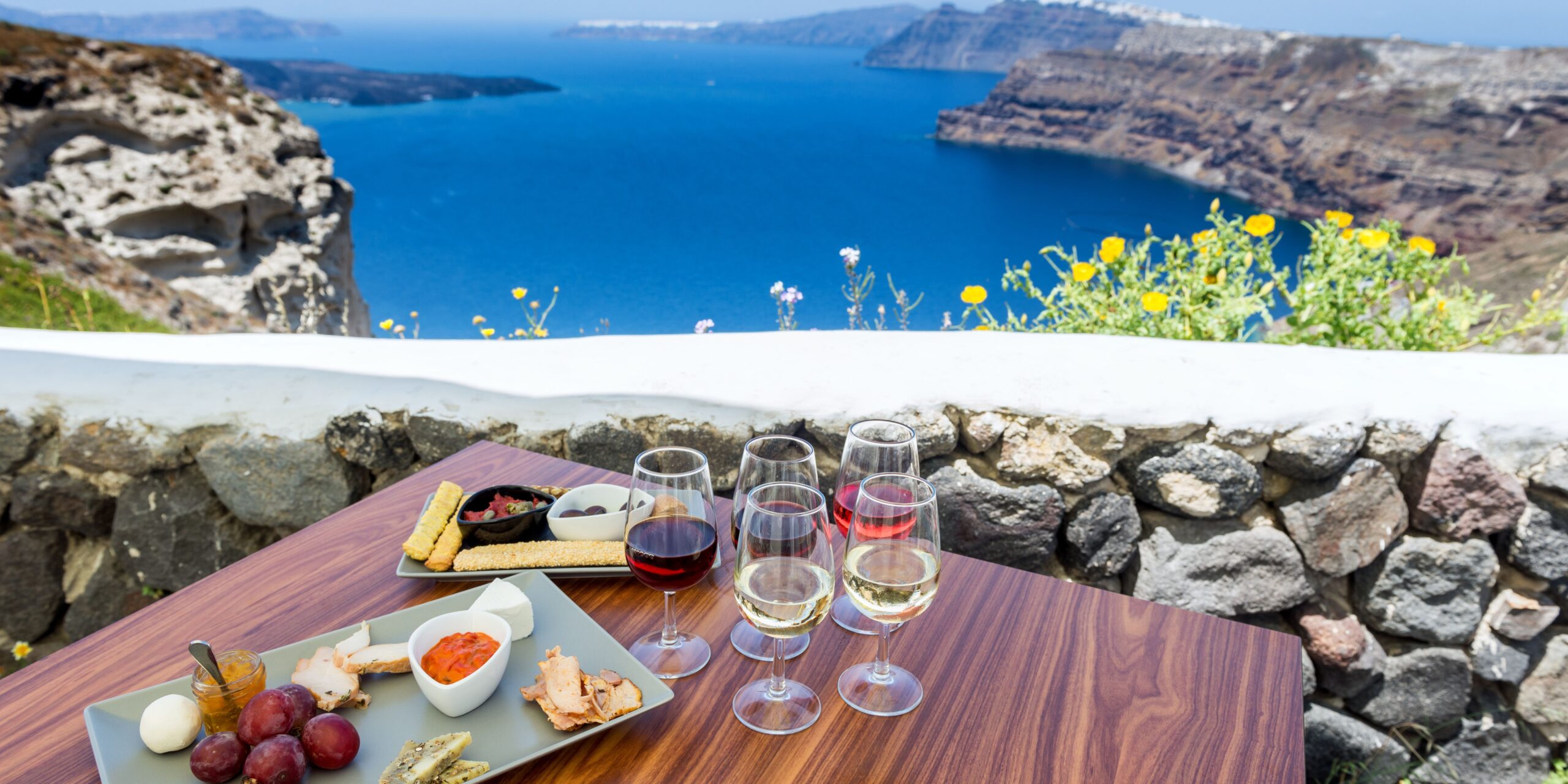 Honeymoon in Greece: Complete guide, tips, locations, and ideas