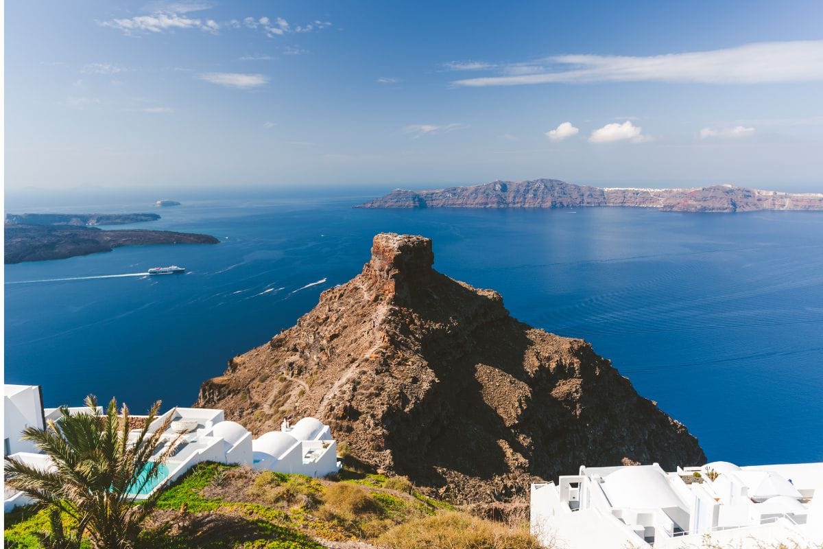 Greece in August: Insider's Guide to Your Ultimate Vacation