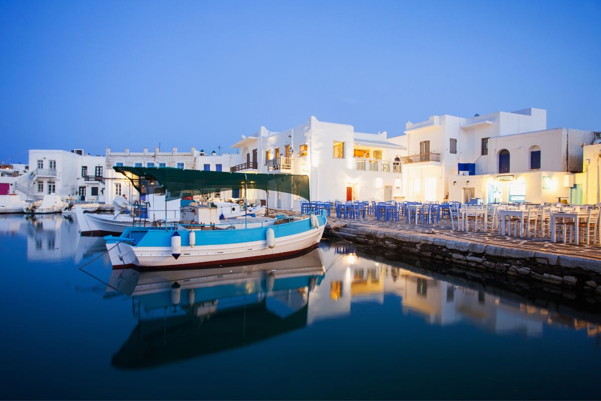 Naxos vs Paros: Your Ultimate Travel Dilemma